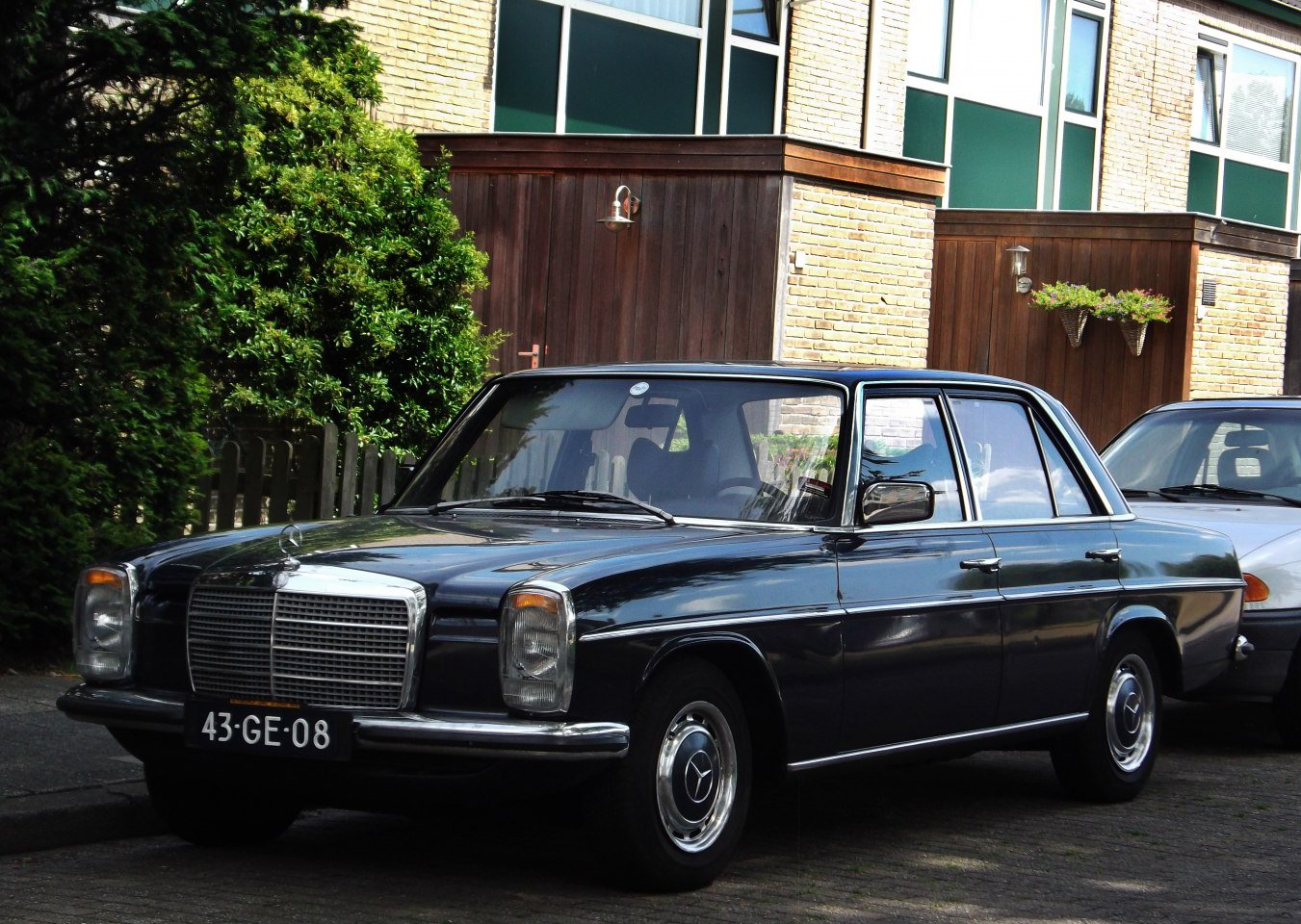 Mercedes-Benz /8 technische daten und verbrauch